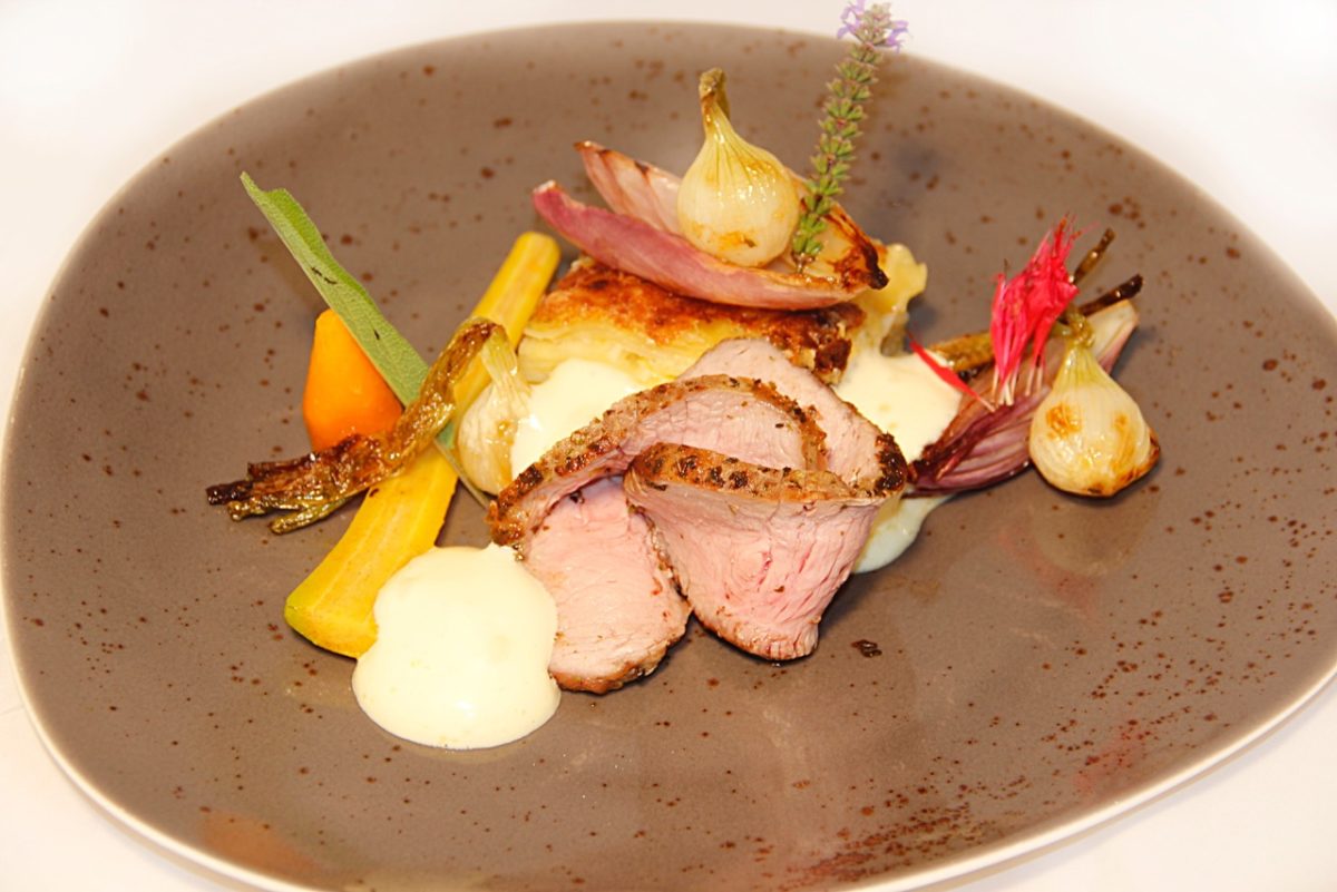 weissenseerhof-tranchen_vom_milchkalbs-ruecken_estragon_hollandaise-c ...