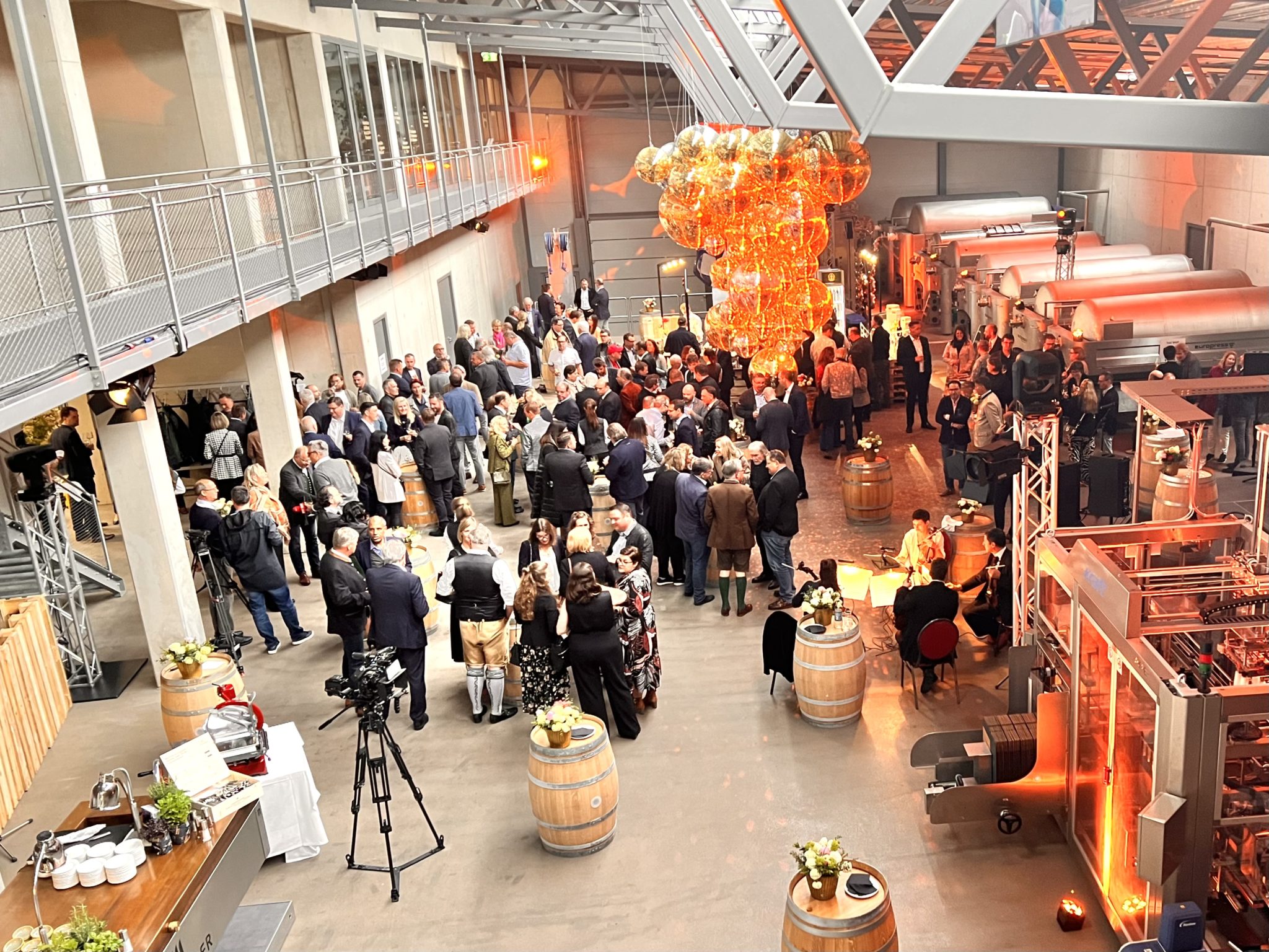 Weingut Krispel eröffnet einen der modernsten Weinkeller Österreichs ...