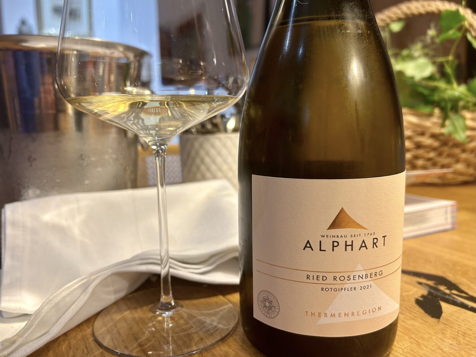 Klaus Egles Wein der Woche: Rotgipfler Ried Rosenberg 2021, Weingut ...